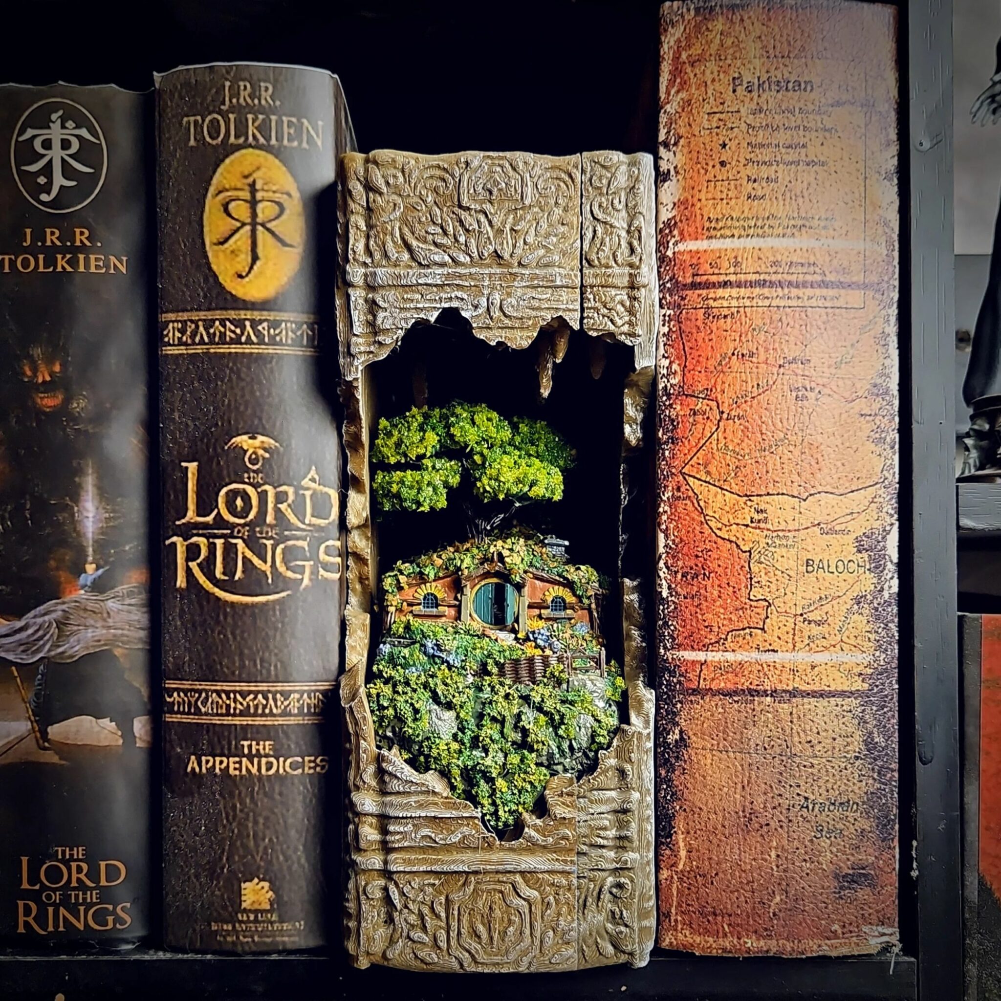 Handmade Hobbit Book Nook - Unique Lord of the Rings Gift 2026 - Grizz ...