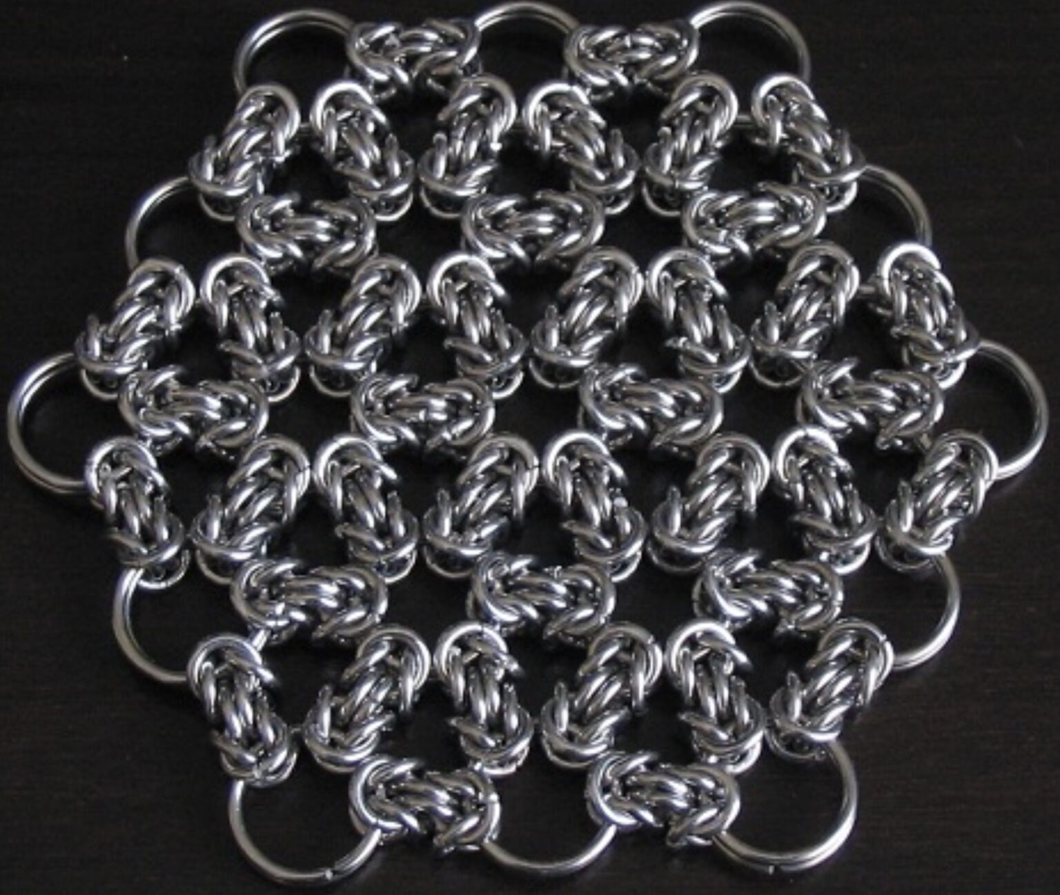 Byzantine Web Triangle (Chainmaille Weave Guide) - Grizz Studio